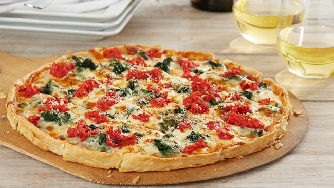 In Praise of the Chicago Tavern-Style Thin Crust Pizza - Paste